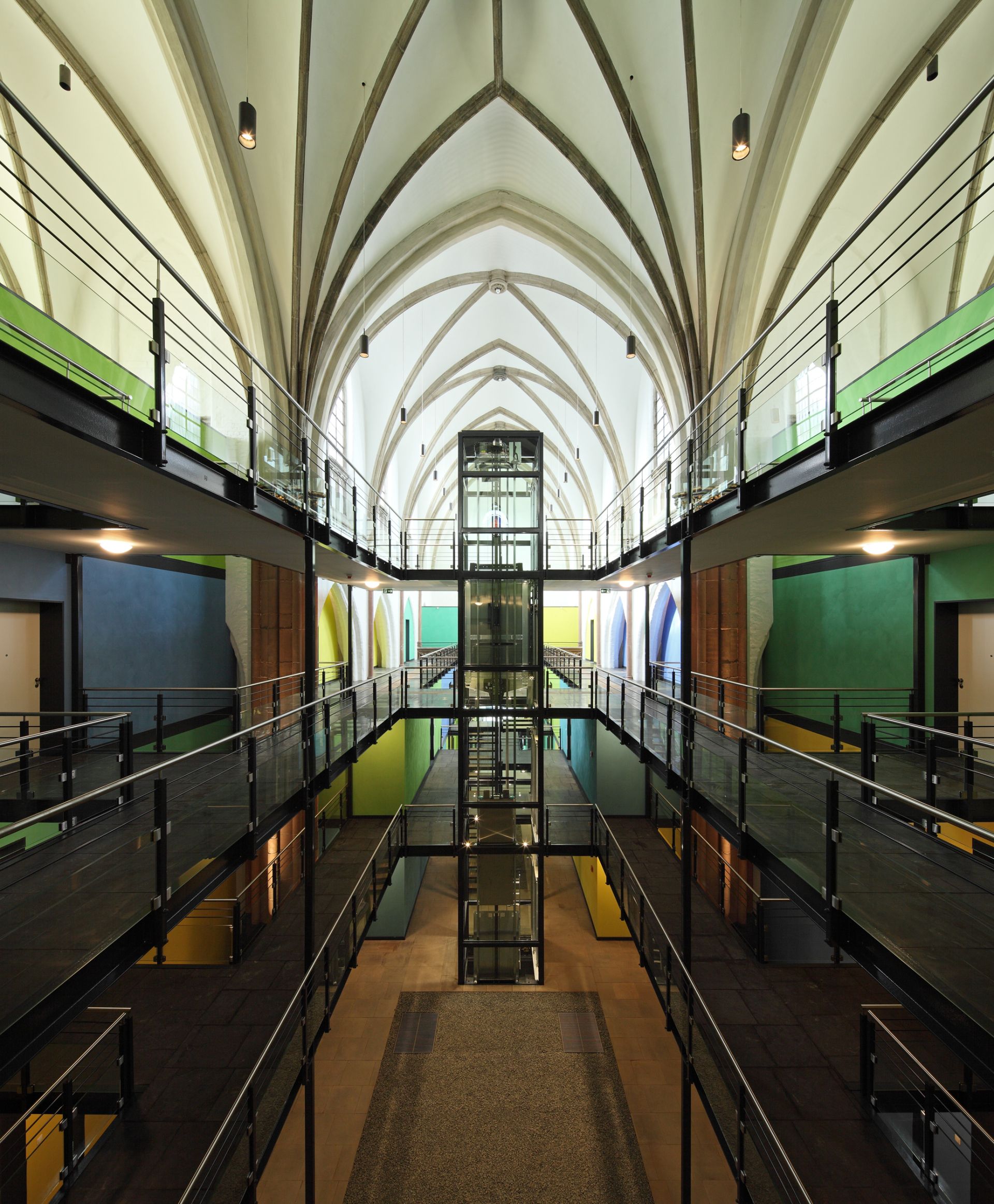 Innenansicht - Umnutzung Kirche Herz-Jesu, Mönchengladbach-Pesch - Architekturobjekte - heinze.de