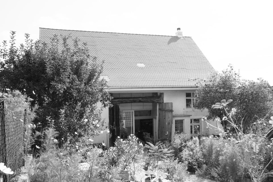 Fliegende Wohnbox in einer alten Scheune - Architekturobjekte - heinze.de